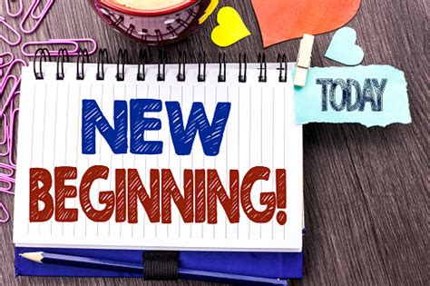 필기 텍스트 새로운 시작 동기 호출을 작성 합니다 신선한 시작 변경 양식 성장 생명 나무 배경 오늘 하트 핀 옆에 노트북도 서에 작성을 의미 하는 개념 개선에 대한 스톡