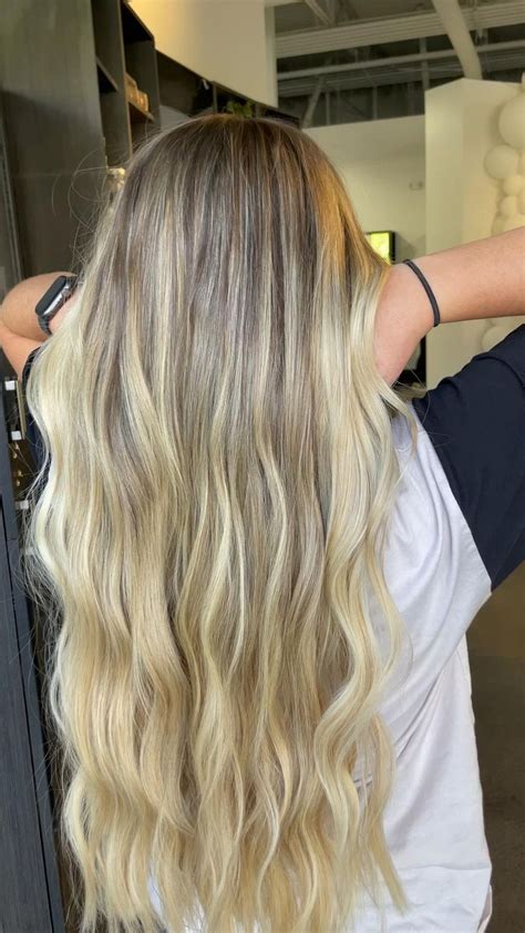 The Perfect Lived In Blonde Fall Hair Blonde Hair Color Blonde