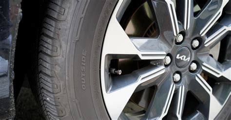 체험단 타이어의 작은 포인트~ 808차량용 타이어 공기 밸브캡 뽐뿌