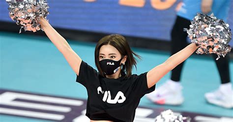 배 시리겠네치어리더 한 뼘 넘게 내놓은 복부 Md화보