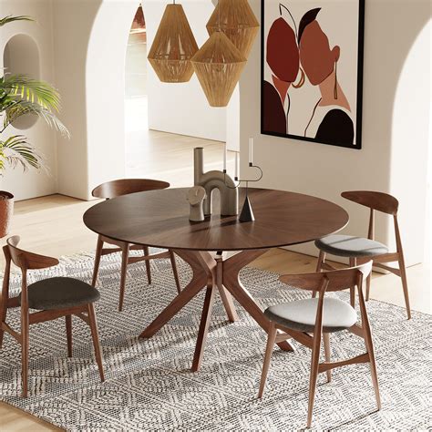 Round Wood Dining Tables