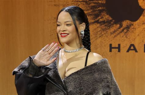 Rihannas Super Bowl Halftime Show Setlist Has Gone Through 39 Versions