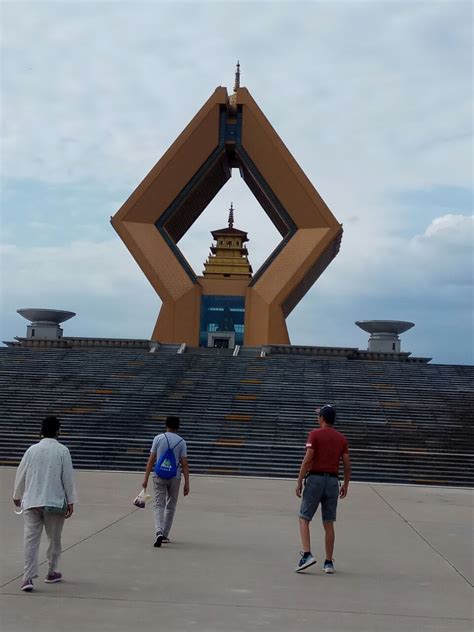 2023合十舍利塔游玩攻略 绝对壮观气喘虚虚的爬了上 去哪儿攻略