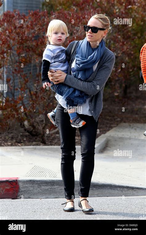 Sammy Kai Schreiber And Naomi Watts Naomi Watts Enjoys A Day At A Park