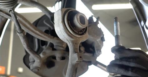 Como mudar braço inferior da parte dianteira em Mercedes W203 guia de