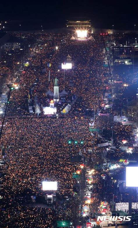 박근혜 탄핵 촛불집회에 참석했던 1천700만 명의 시민이 2017 에버트 인권상을 받았다 인스티즈instiz 이슈 카테고리