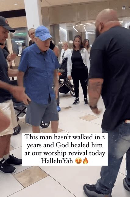 Powerful Worship Broke Out In Miami Aventura Mall Initiated By Rapper