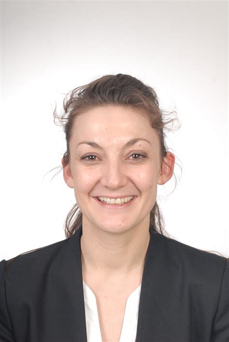 Lucie Diplômée Du Master Finance Gdr Et Responsable Sgpb Suisse Ap