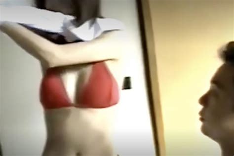 及川奈央 渡瀬晶 目の前で服を脱衣するスレンダー巨乳のお姉さん！フル勃起チンポをベロ舐めフェラ 無料av動画