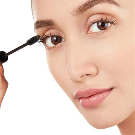 buy lakme absolute flutter secrets volumizing mascara 7 ml black online