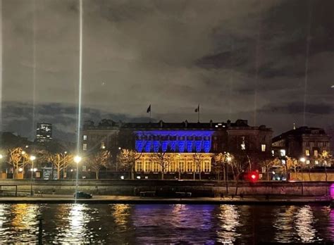 Франція з Україною Ейфелеву вежу підсвітили кольорами українського прапора Новини на сайті