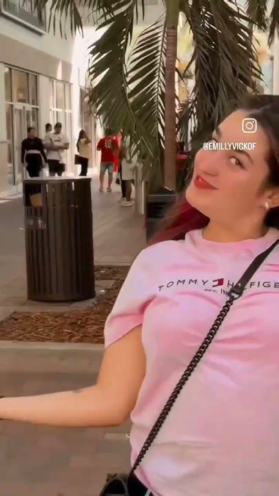 Emily Vick Dançinha Youtube