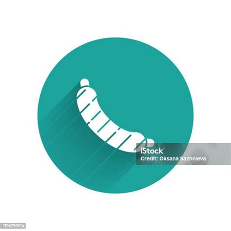 긴 그림자로 격리 된 흰색 소시지 아이콘입니다 구운 소시지와 아로마 사인 녹색 원 버튼입니다 벡터 일러스트레이션 고기에 대한 스톡 벡터 아트 및 기타 이미지 Istock