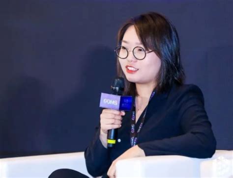 北大才女何必拼性感！李雪琴上《男人装》，这次的“尺度”有点尴尬新浪新闻