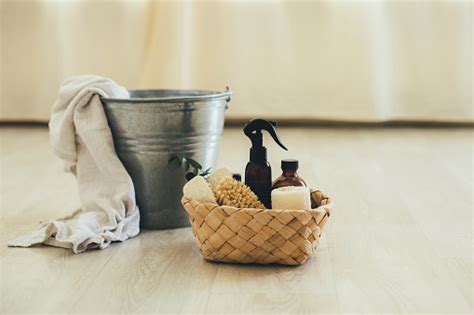 천연 친환경 제로 폐 플라스틱 무료 청소 품목이 있는 주방 인테리어 브러쉬 양탄자 비누 에센셜 오일 스프레이 및 스폰지를 고리버
