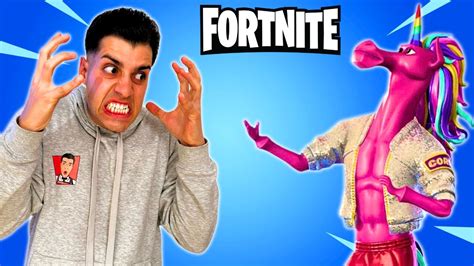 ΠΑΙΖΩ ΜΕ ΤΑ ΧΕΙΡΟΤΕΡΑ Skins ΣΤΟ Fortnite Youtube