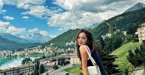 원빈 조카 김희정 500만원 명품백 들고 스위스 활보