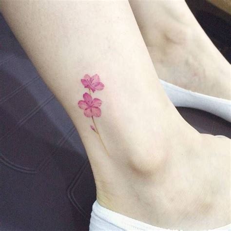 Tatuaje De Una Flor De Cerezo Situado En El Tobillo Exterior Derecho Artista Tatuador Doy Pink
