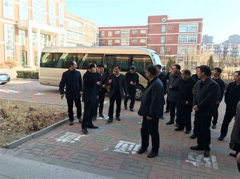 黄骅市委书记朱春燕参观北京交通大学海滨学院物理实验教学示范中心 北京交通大学海滨学院大学物理实验室