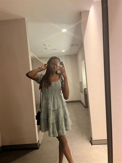 Mirror Selfie Pose Ideas