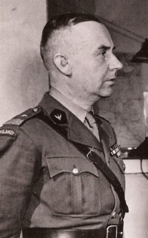 help in identifying polish officers
