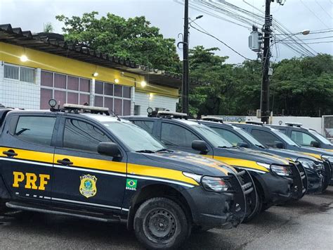 PRF prende homem em flagrante após cometer assalto em ônibus no Recife