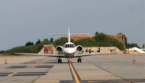 Exclusiv Președintele Interimar Crin Antonescu A Venit Cu Avion Privat
