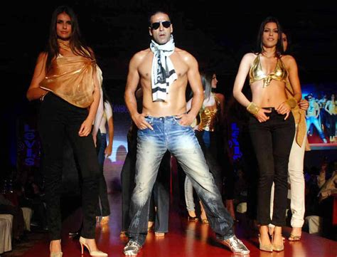 Today Top News Akshay Kumar In Tees Maar Khan