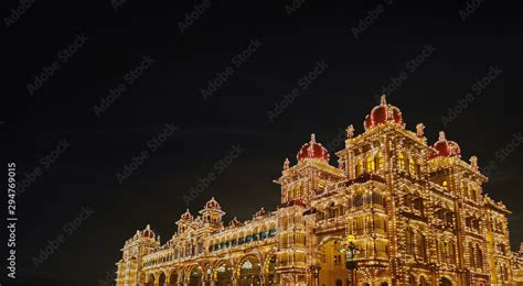 Mysore Palace Lighting At Night Dasara Mysore Karnataka Tourism Foto De Stock Adobe Stock