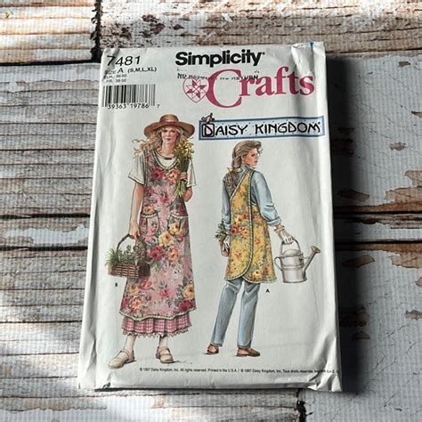 Simplicity Dresses Simplicity Crafts Daisy Kingdom Misses Apron