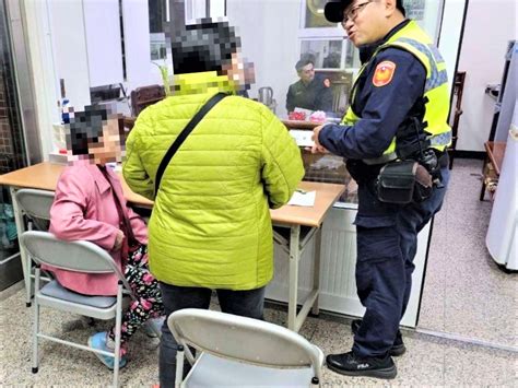 老婦外出迷途 長竹警查證身份助團圓