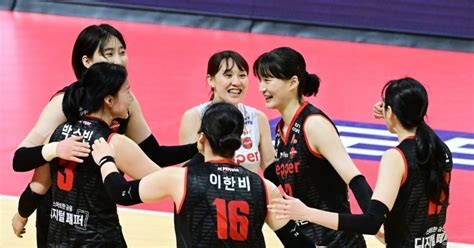 박정아 27점 맹폭 페퍼저축은행 풀세트 끝 현대건설 잡고 구단 최다 6승