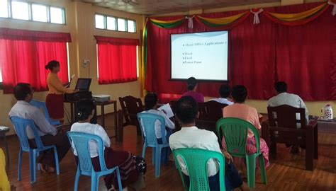 ဇီးကုန်းမြို့နယ်တွင် တက္ကသိုလ်ဝင်တန်းပြီးမြောက်ကြောင်း လက်မှတ်ရရှိသူမ