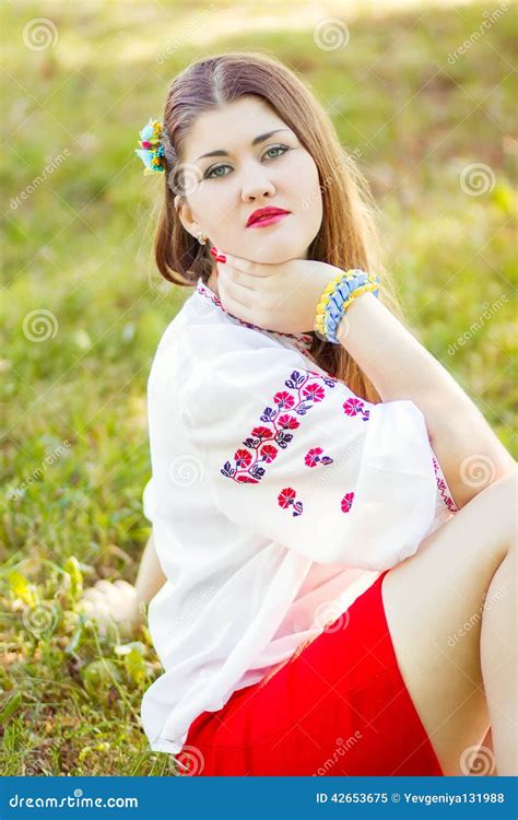 Outdoor Portrait Young Woman Stock Image Image Of Brown Hair 42653675