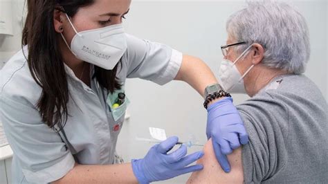 Recibí las dos dosis de la vacuna cómo debo protegerme ahora contra el COVID Infobae