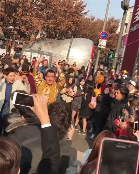 파인애플 아저씨 [[ppap]] 홍대왔을때 직캠 Fancamㅋㅋㅋ Youtube