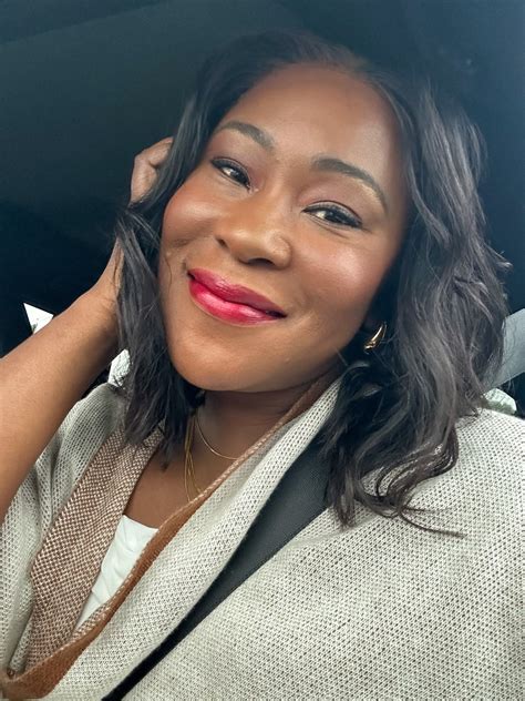 Sharren Lewis Fora Travel