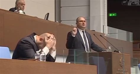 ШОУ В ПИК Министър се хвана за главата след тези думи на депутат от прорурската партия