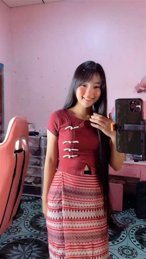 👸 𝙏𝙝𝙚𝙩 𝙃𝙣𝙞𝙣 𝙎𝙬𝙚 𝙎𝙞𝙣♥tik Tok 🇲🇲 Video Fall Photo Shoot Outfits Fall Photoshoot Hot Dress