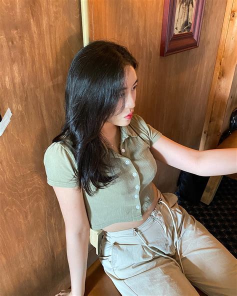 현 지 Y Hyun Zi • Instagram Photos And Videos