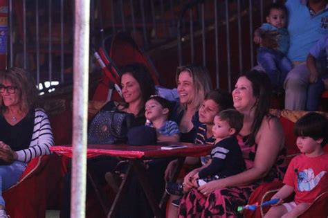 Fernanda Gentil Vai Ao Circo O Filho E A Namorada Jaru Online