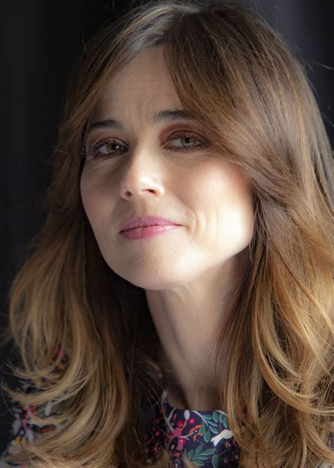 Linda Cardellini Dead To Me Press Conference Portraits In Hollywood