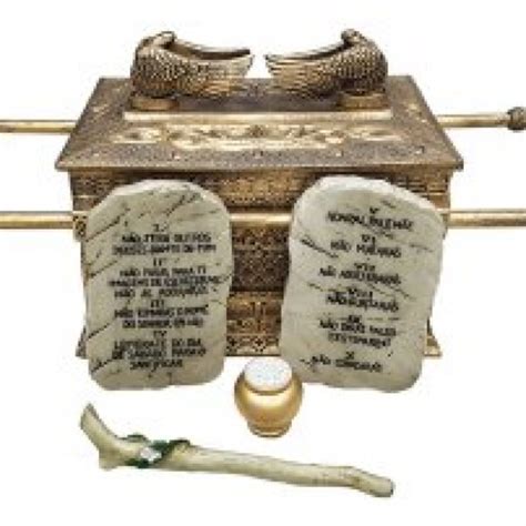 Arca da Aliança C pedras da Lei Cajado de Arão Vaso de Maná