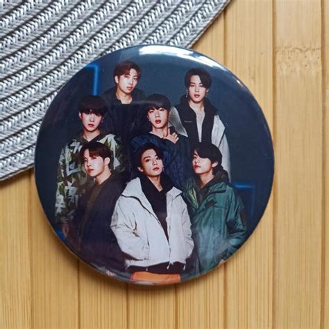 Значок металевий на шпилька 7 5 см Bts бтс — ціна 60 грн у каталозі Сувеніри Купити товари для