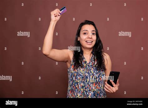 Woman Making Out Check Hi Res Stock Photography And Images Alamy