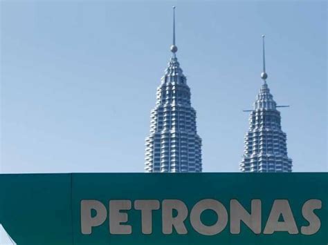 Petronas Weighs Sale To Exit 27 Billion Canadian Lng Project Sources
