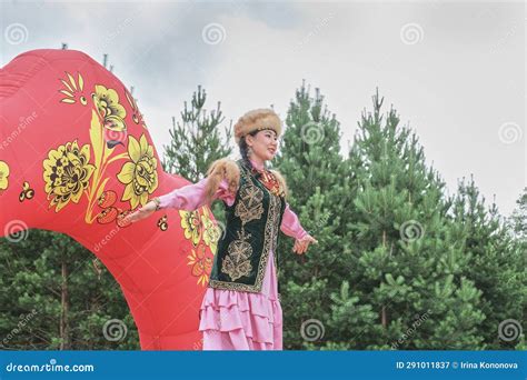 Happy Asian Girl In Traditional Festive Bashkir Clothes Dancing Stock Image Image Of Retro