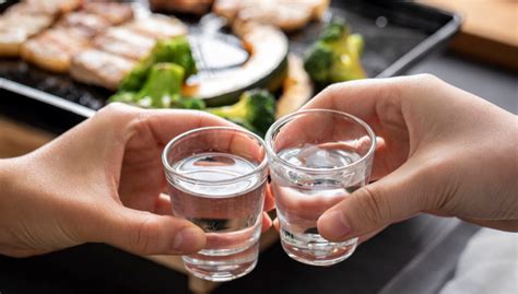 吃喝板块午后冲高，青岛啤酒579领涨，食品etf515710上涨212界面新闻