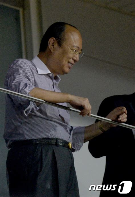 잠실 방문 한화 김승연 회장 가을야구 진출 바라는 마음 응원 스타뉴스 잠실 방문 한화 김승연 회장 가을야구 진출 바라는 마음 응원 스타뉴스