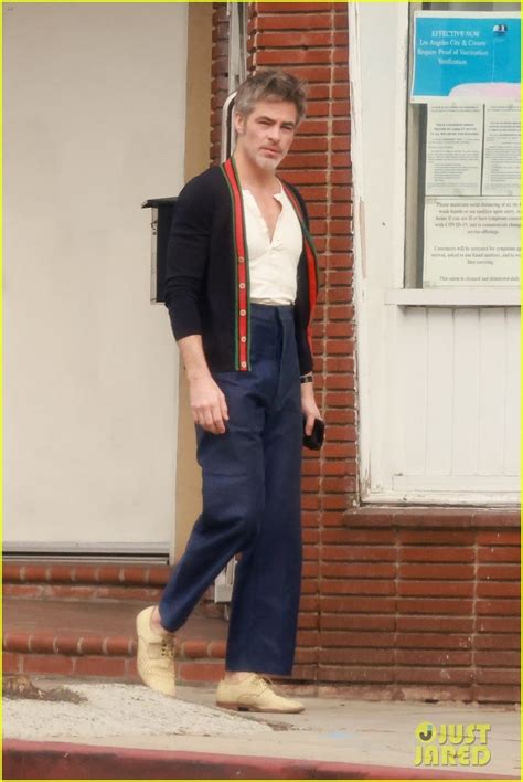 Chris Pine Shows Off His Cool Style While At Lunch With A Friend Photo
